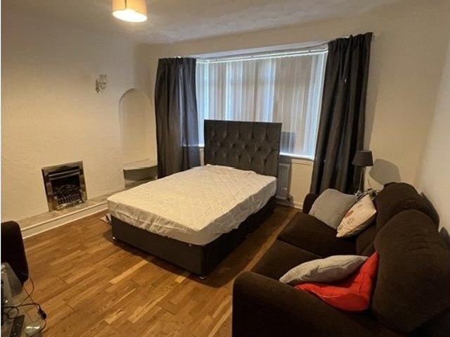 Sighthill Loan, Edinburgh EH11, 4 bed flat to rent, £2,000 pcm | PrimeLocation