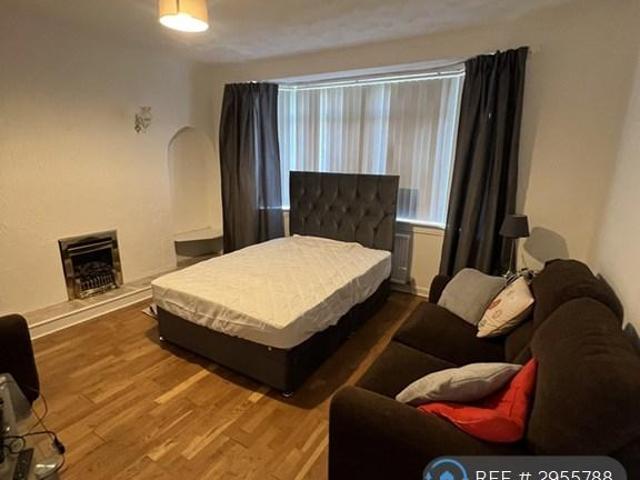 Sighthill Loan, Edinburgh, EH11 4 bed flat to rent £2,000 pcm £462 pw