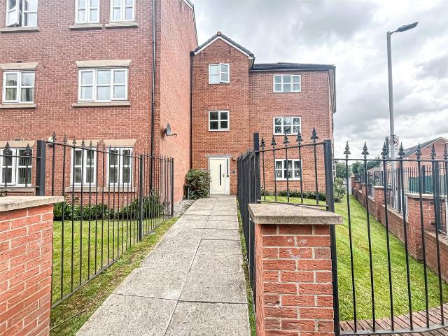 Signal Drive, Manchester M40, 2 bed flat to rent, £925 pcm | PrimeLocation