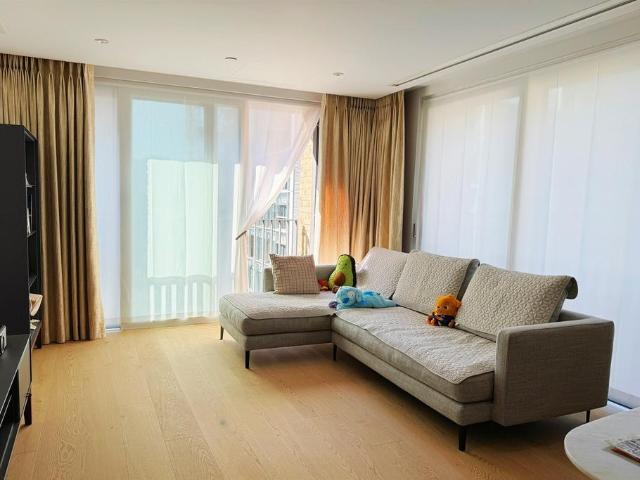 Signature House, WC1X 2 bed apartment to rent £5,000 pcm £1,154 pw
