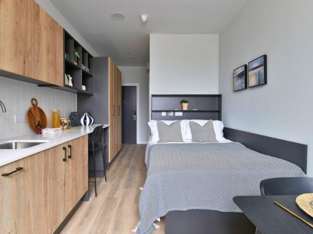 Signature Studio, Guildford Plaza GU2, Studio to rent, £1,250 pcm | PrimeLocation
