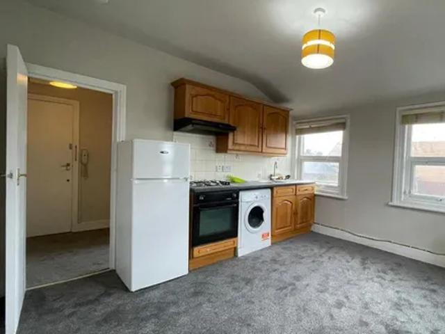 Siirgista Bros, 726 High Road, London, N12 9QD, United Kingdom | 1 bed house for rent #167551310 | Rentberry