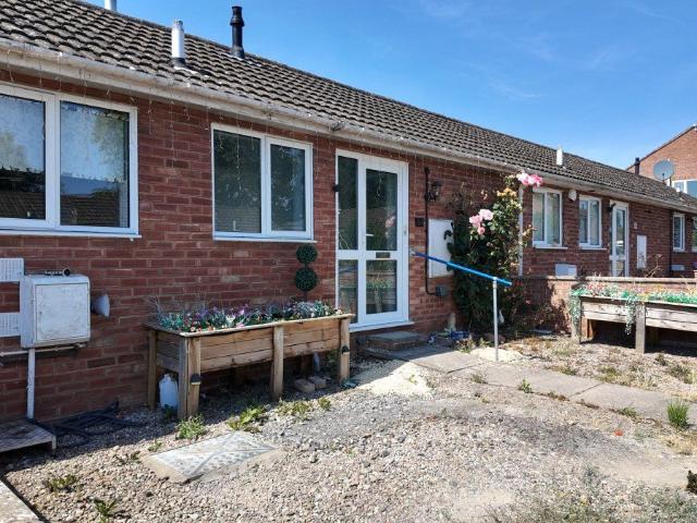 Silurian Close, Leominster HR6, 2 bed bungalow to rent, £750 pcm | PrimeLocation