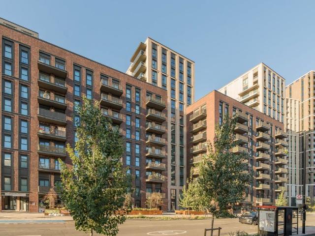 Silvertown Way, Canning Town E16, 3 bed flat to rent, £2,999 pcm | PrimeLocation