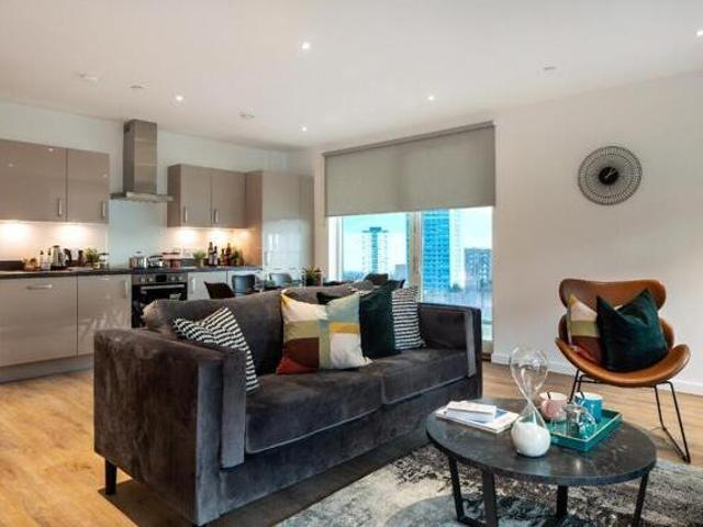 Silvertown Way, London, 3 Bedroom Apartment
