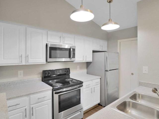 Silverwood Apartments 2 Bedroom Apartment for Rent at 5100 Foxridge Dr, Mission, KS 66202