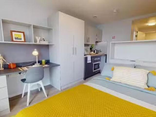 Silver 1 Bed Apt Plus