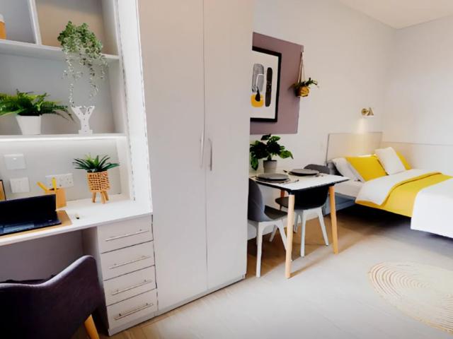 Silver 2 Bed Apt Plus