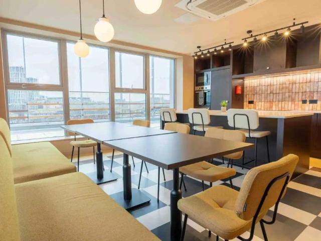 Silver 2 Bed Apt Plus