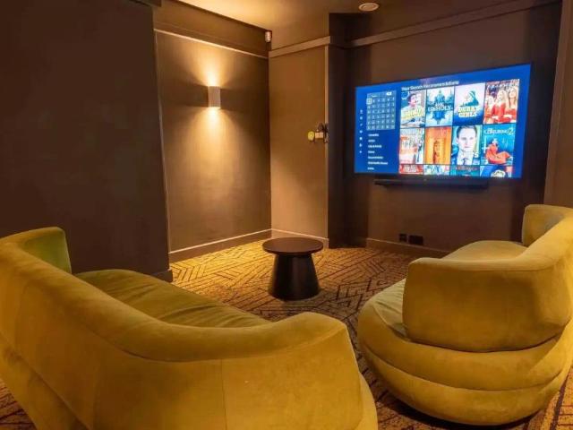 Silver 2 Bed Apt Plus