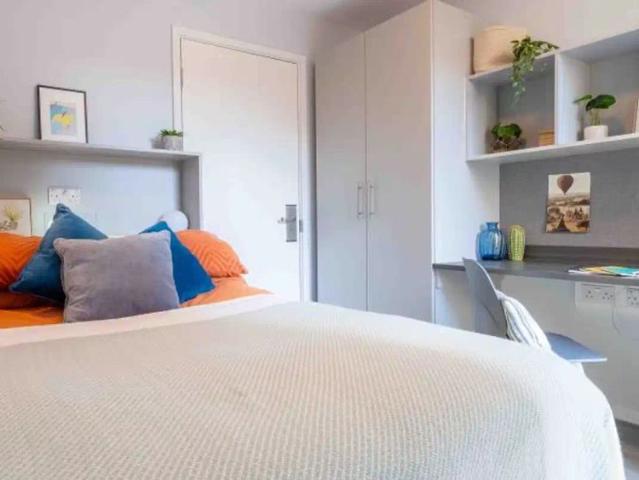 Silver 2 Bed Apt Premium