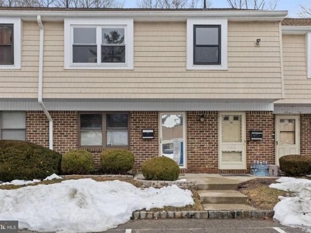 Silver Ct, Hamilton, Condo For Sale