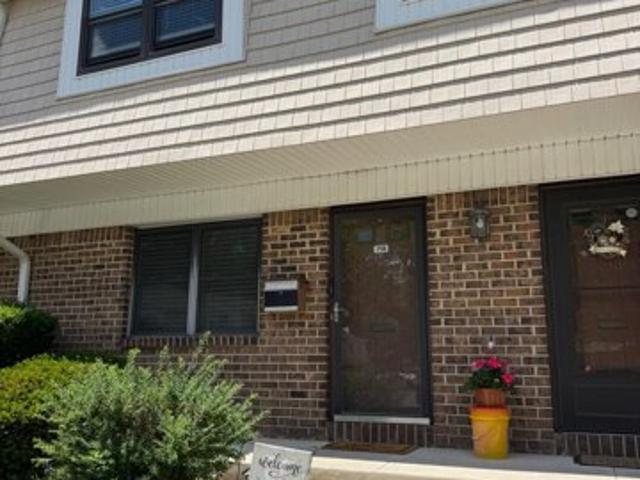 Silver Ct, Hamilton, Condo For Sale