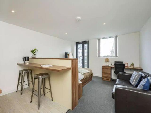 Silver Balcony Studio