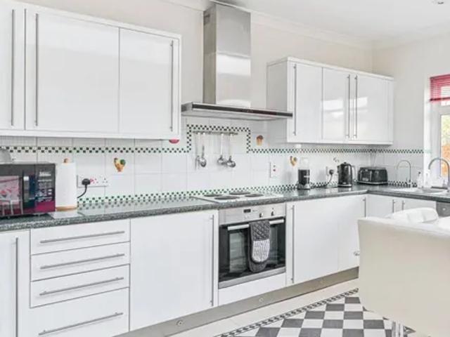 Silver Birch Close, Bell Green, London, SE6 4DP, United Kingdom | 3 bed duplex for rent #137932269 | Rentberry