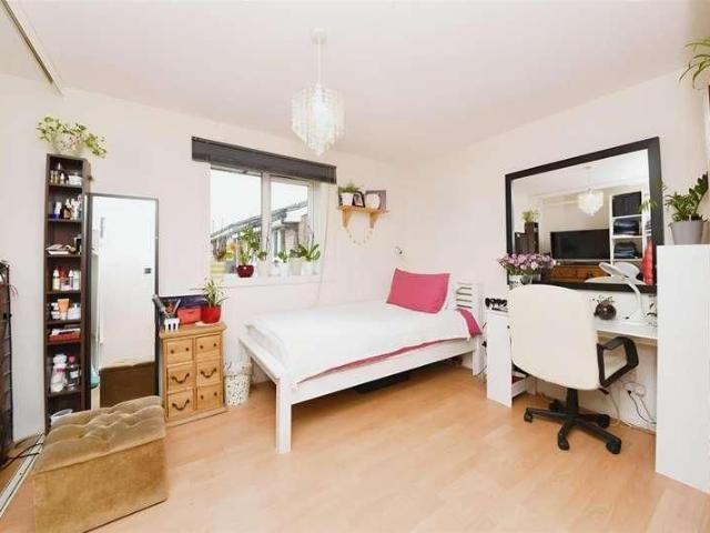 Silver Birch Close, Friern Barnet, N11