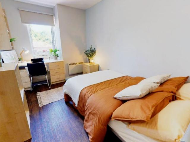 Silver En Suite