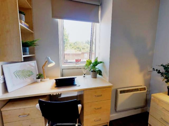 Silver En Suite