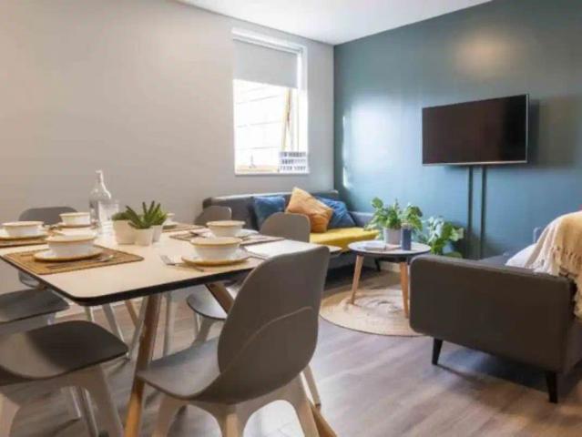 Silver En Suite 2627