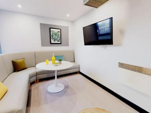 Silver En Suite