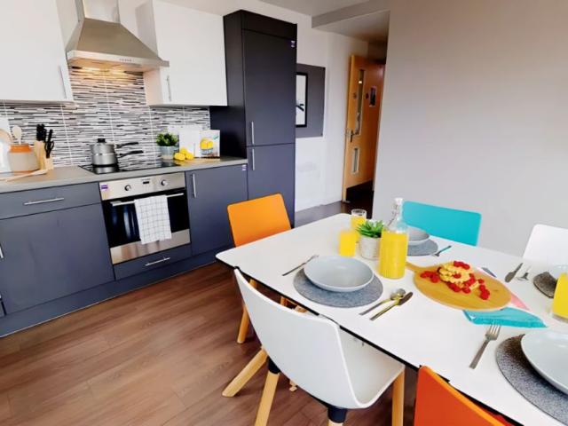 Silver En Suite
