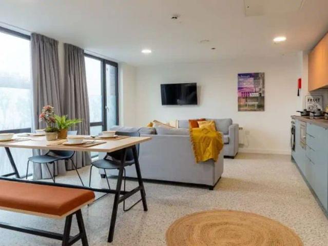 Silver En Suite
