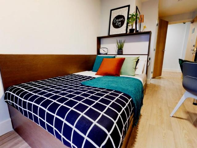 Silver En Suite