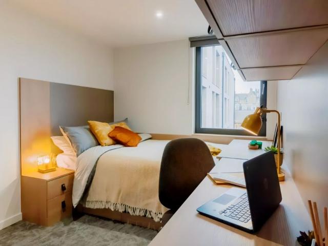 Silver En Suite