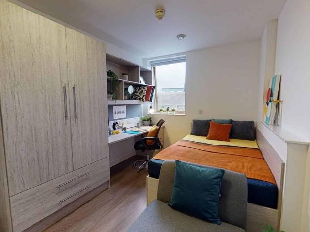 Silver En Suite