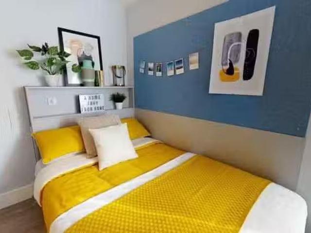 Silver En Suite