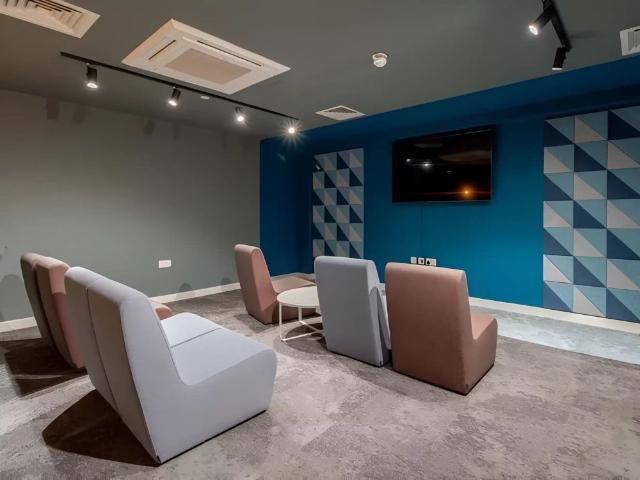 Silver En Suite