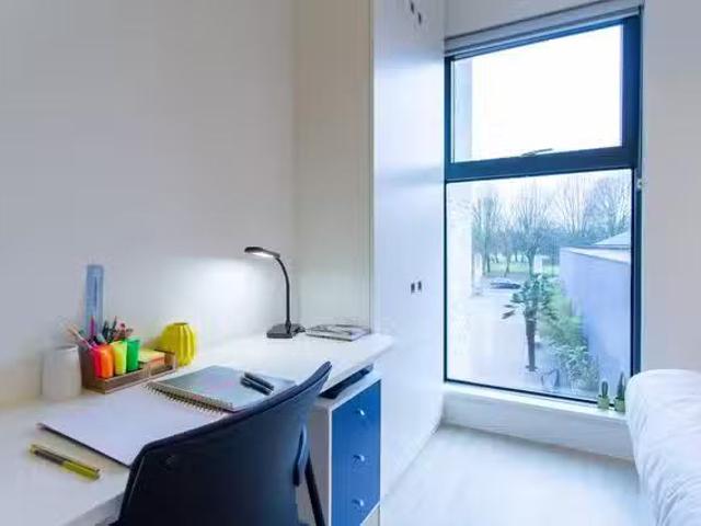 Silver En Suite