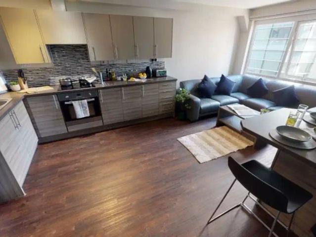 Silver En Suite