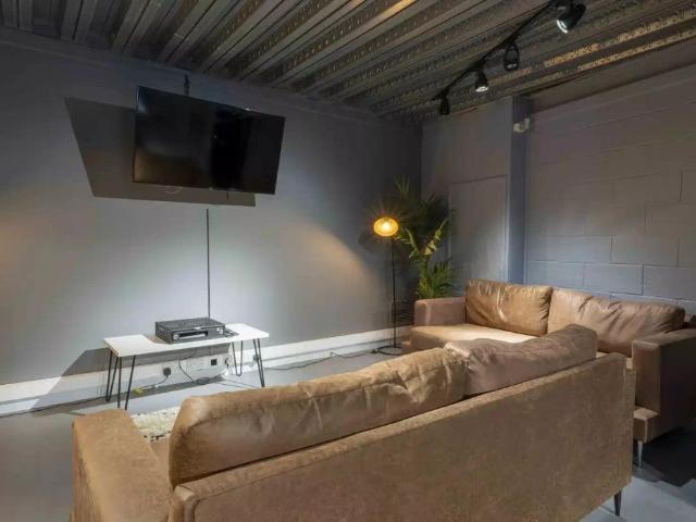 Silver En Suite