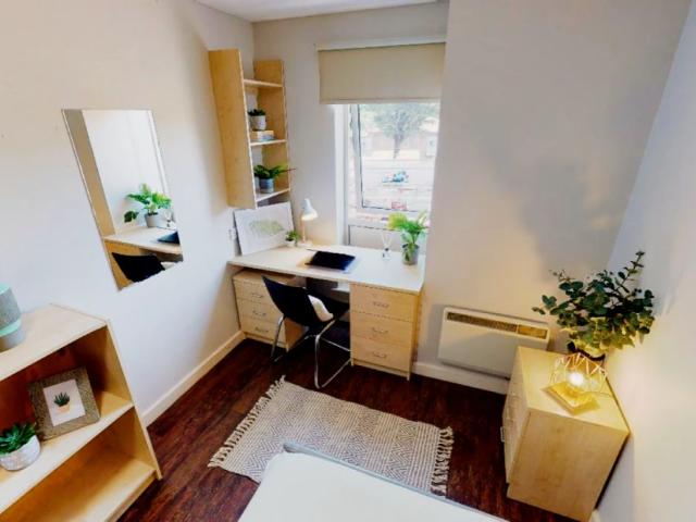 Silver En Suite