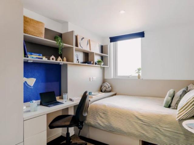 Silver En Suite