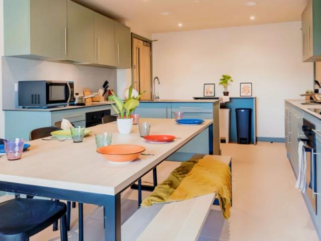 Silver En Suite