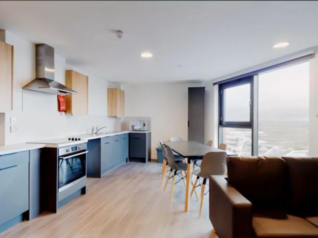 Silver En Suite