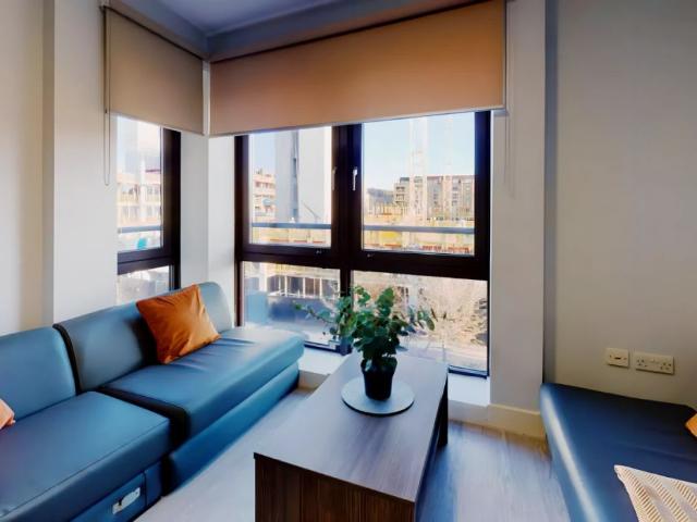 Silver En Suite