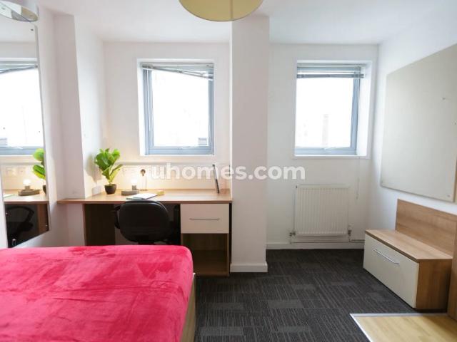Silver En Suite