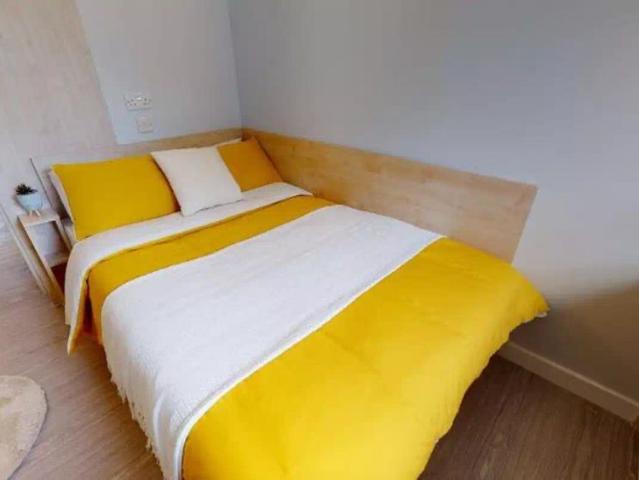 Silver En Suite