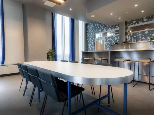 Silver En Suite