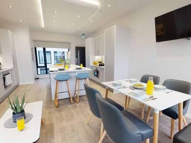 Silver En Suite