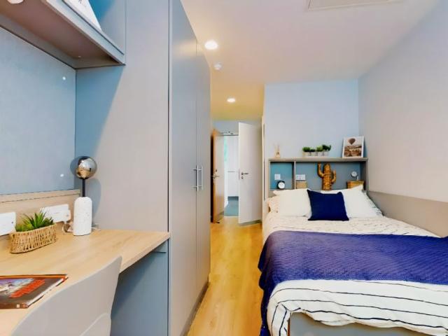 Silver En Suite