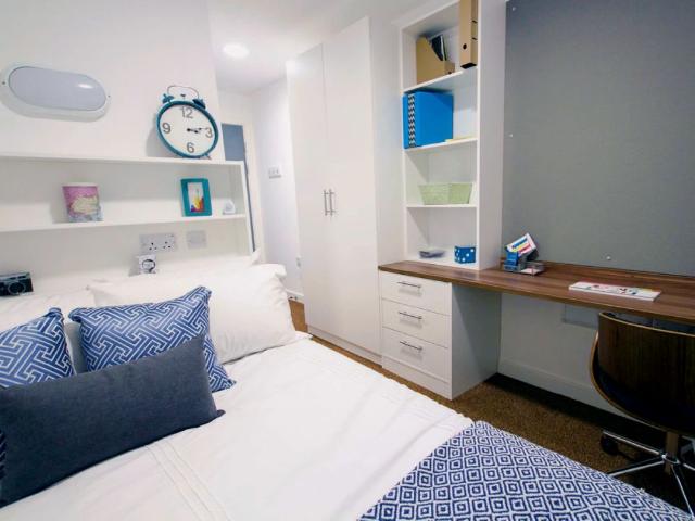 Silver En Suite