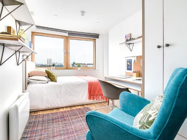 Silver En Suite at New Orient House. 1 bed private hall to rent £1,387 pcm £320 pw