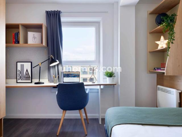 Silver En Suite Single