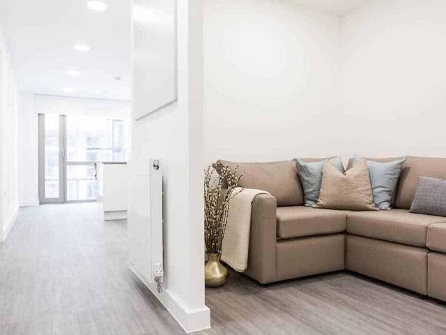 Silver En Suite Street View | Upper Level