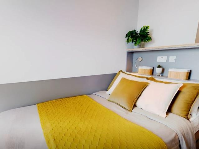 Silver En Suite Plus