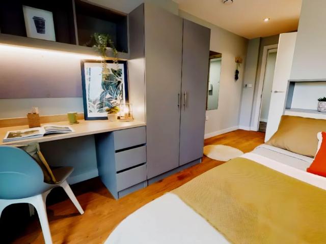 Silver En Suite Plus